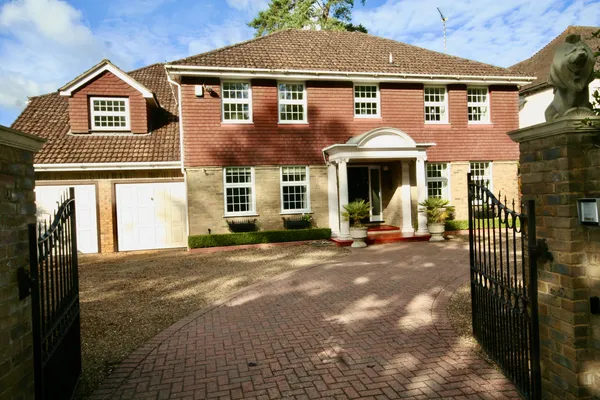 5 bedroom property for sale in Gerrards Cross - £1,325,000