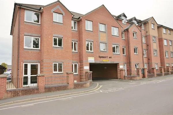 2 bedroom property for sale in Spencer Court, Banbury - £140,000