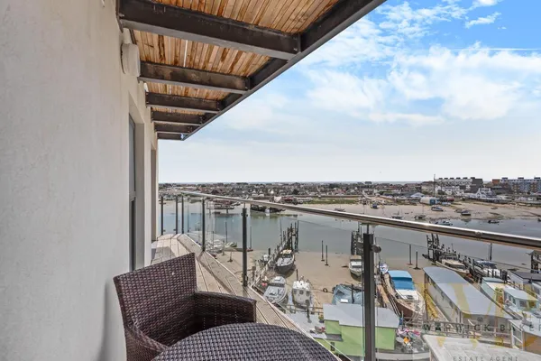 2 bedroom property for sale in PHASE 3 - WEST TOWER - Mariner Point ...