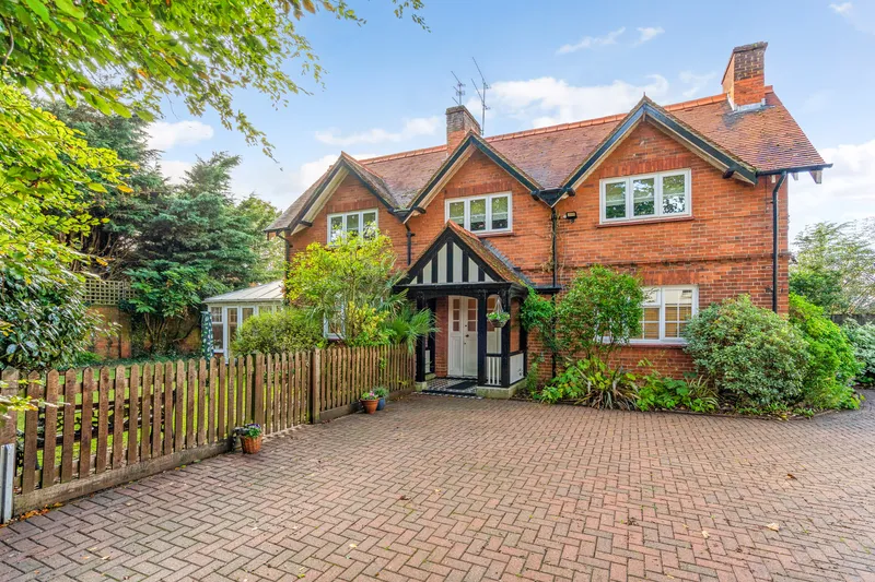 2 bedroom property for sale in Maidenhead Road, Windsor, SL4 - Guide ...