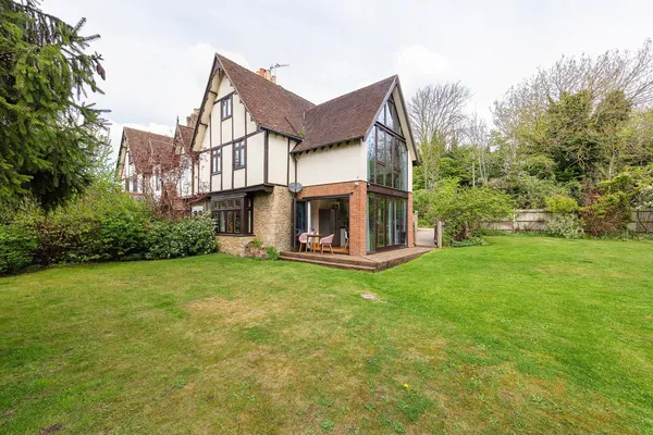 4 bedroom property for sale in Birling Road, Leybourne, ME19 - Guide ...