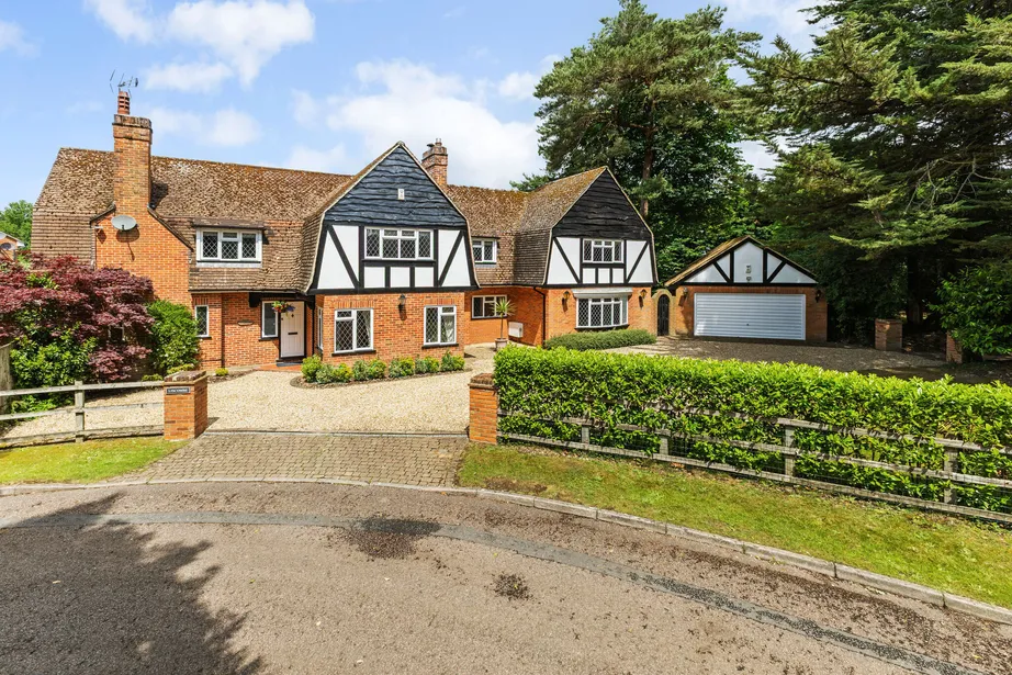 Properties for sale in Farnham Common