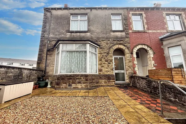 4 bedroom property for sale in Cardiff Road, Barry, CF63 - £210,000