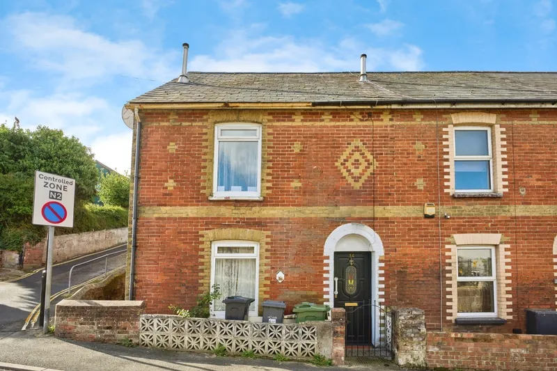 2 bedroom property for sale in Barton Road, Newport, Isle of Wight ...
