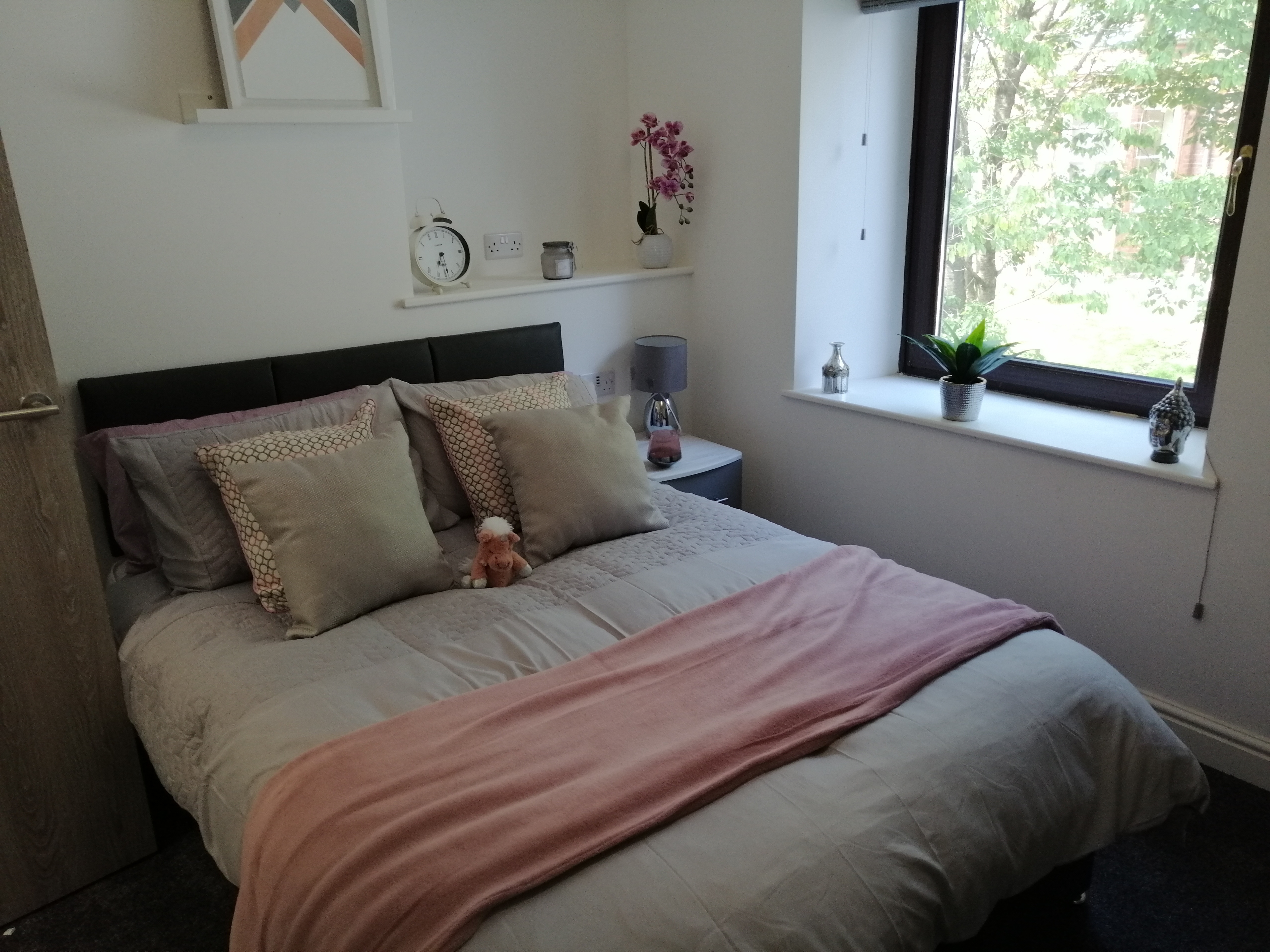 1 bedroom property to let in Holyhead Road, Bangor, Gwynedd, LL57 - £ ...