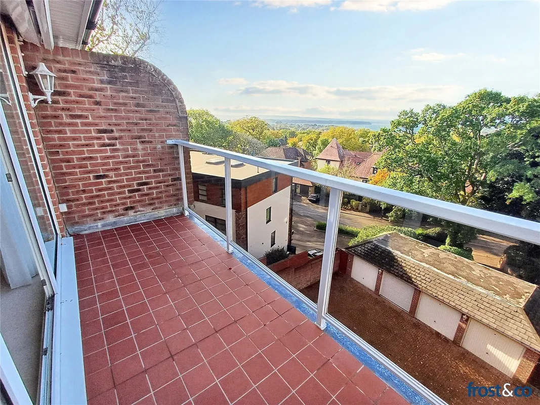 2 bedroom property for sale in Alton Road, Poole, Dorset, BH14 - £345,000
