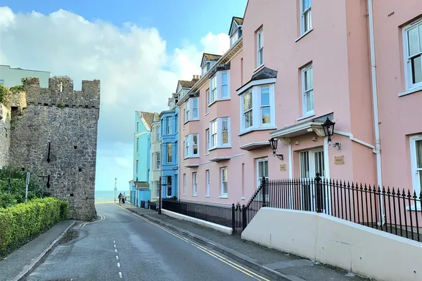 2 bedroom property for sale in Wimbledon Court, Tenby - £207,950