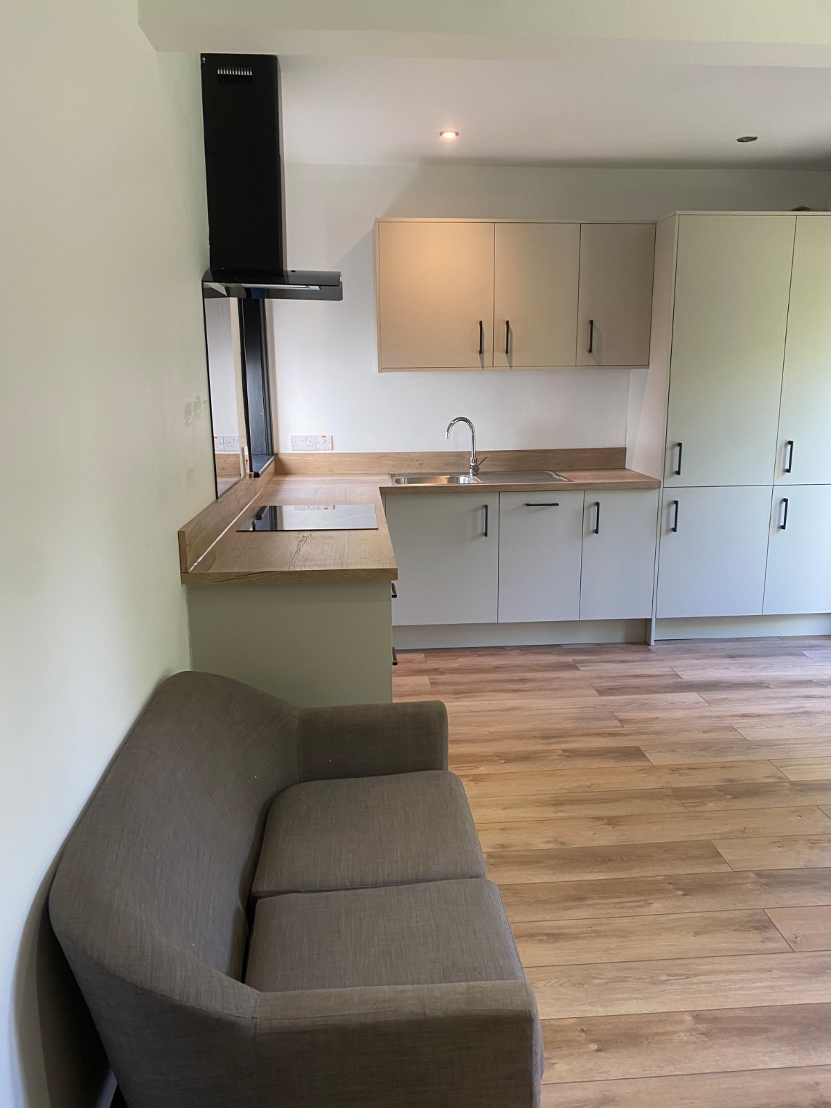 3 bedroom property to let in 64 Newsome Road, Huddersfield, HD4 - £100 pw