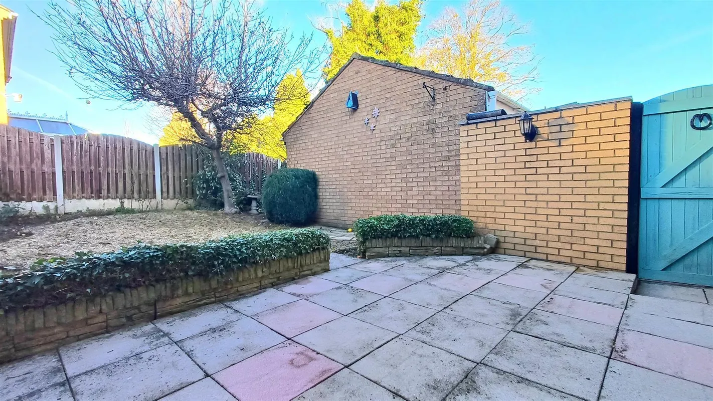 3 bedroom property to let in Stubbin Close, Rawmarsh, Rotherham - £ ...