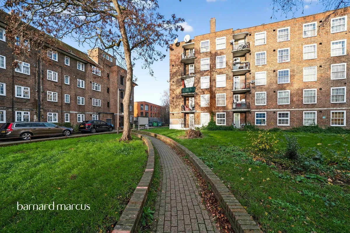 Union Grove, LONDON - 2 bedroom flat - Barnard Marcus