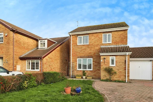 3 bedroom property for sale in Cosmeston Drive, Penarth - £400,000