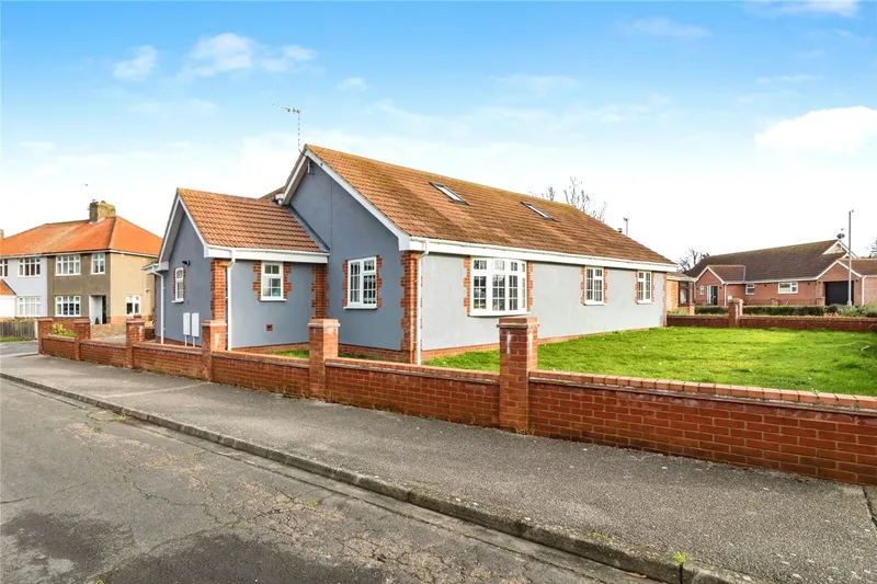 4 bedroom property for sale in Witney Green, Lowestoft, Suffolk, NR33 ...
