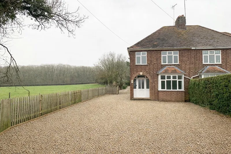 3 bedroom property to let in Essendine Road, Ryhall - £1,250 pcm