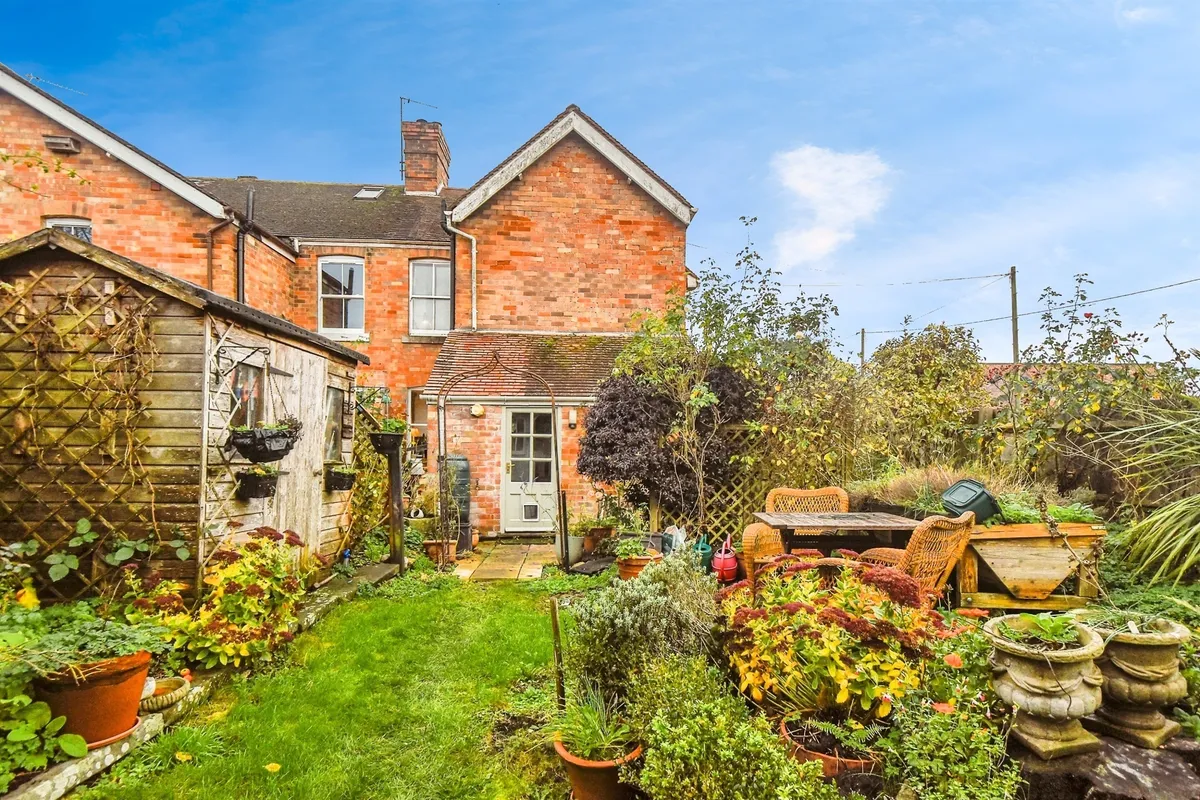 Victoria Road, Devizes - 3 bedroom end of terrace house - Allen & Harris