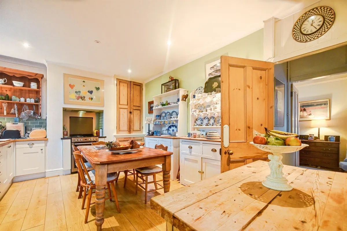 Victoria Road, Devizes - 3 bedroom end of terrace house - Allen & Harris