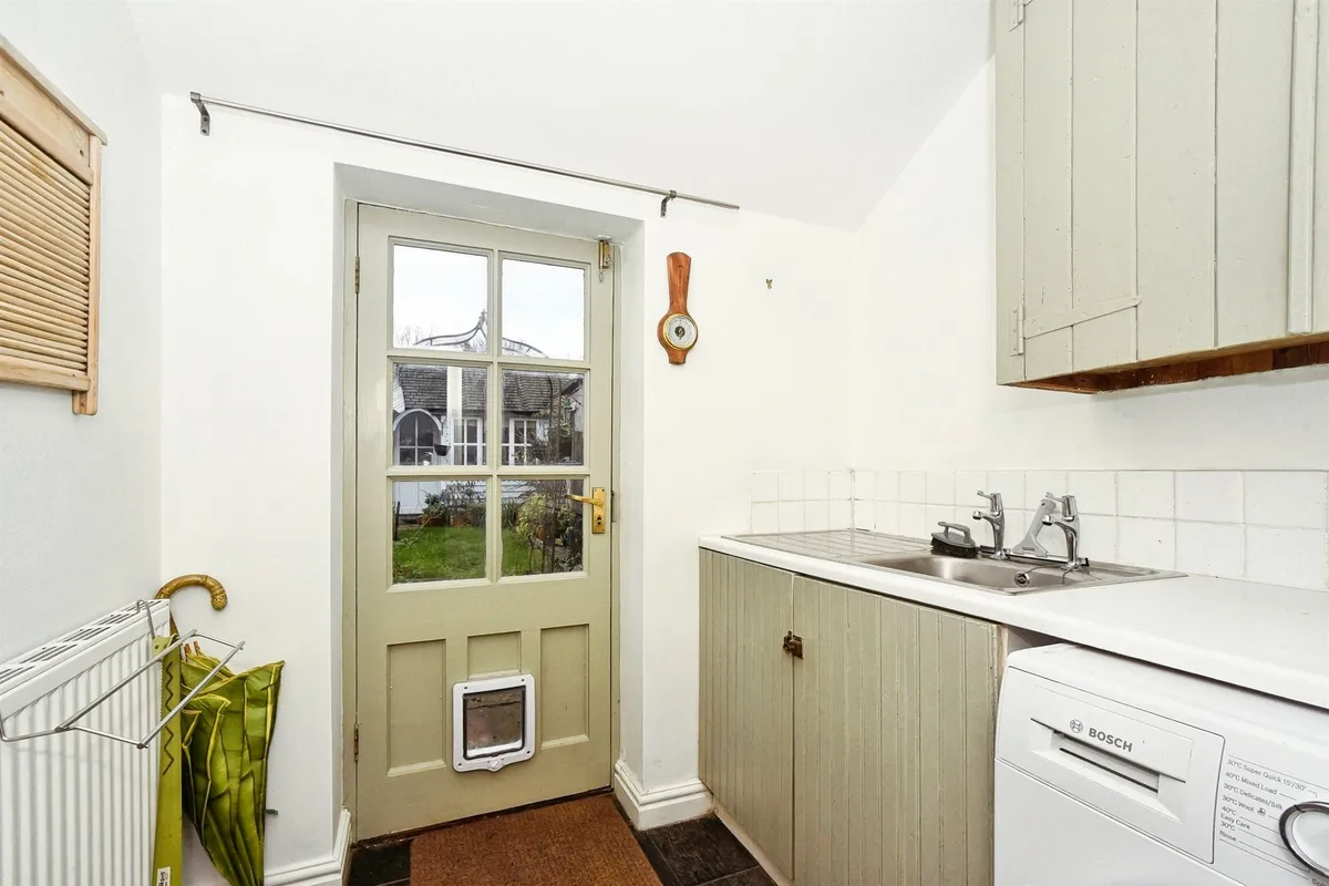 Victoria Road, Devizes - 3 bedroom end of terrace house - Allen & Harris