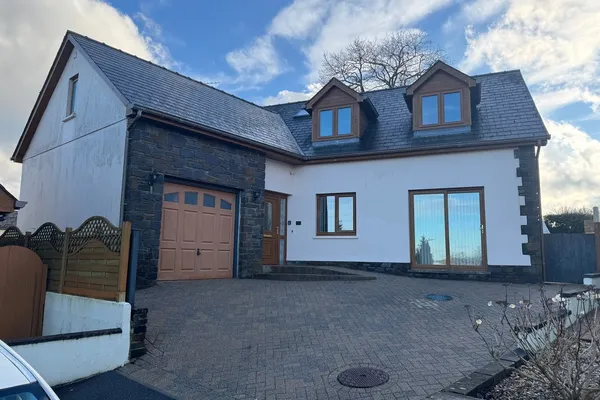 4 bedroom property for sale in New Inn, Pencader, SA39 - £319,000